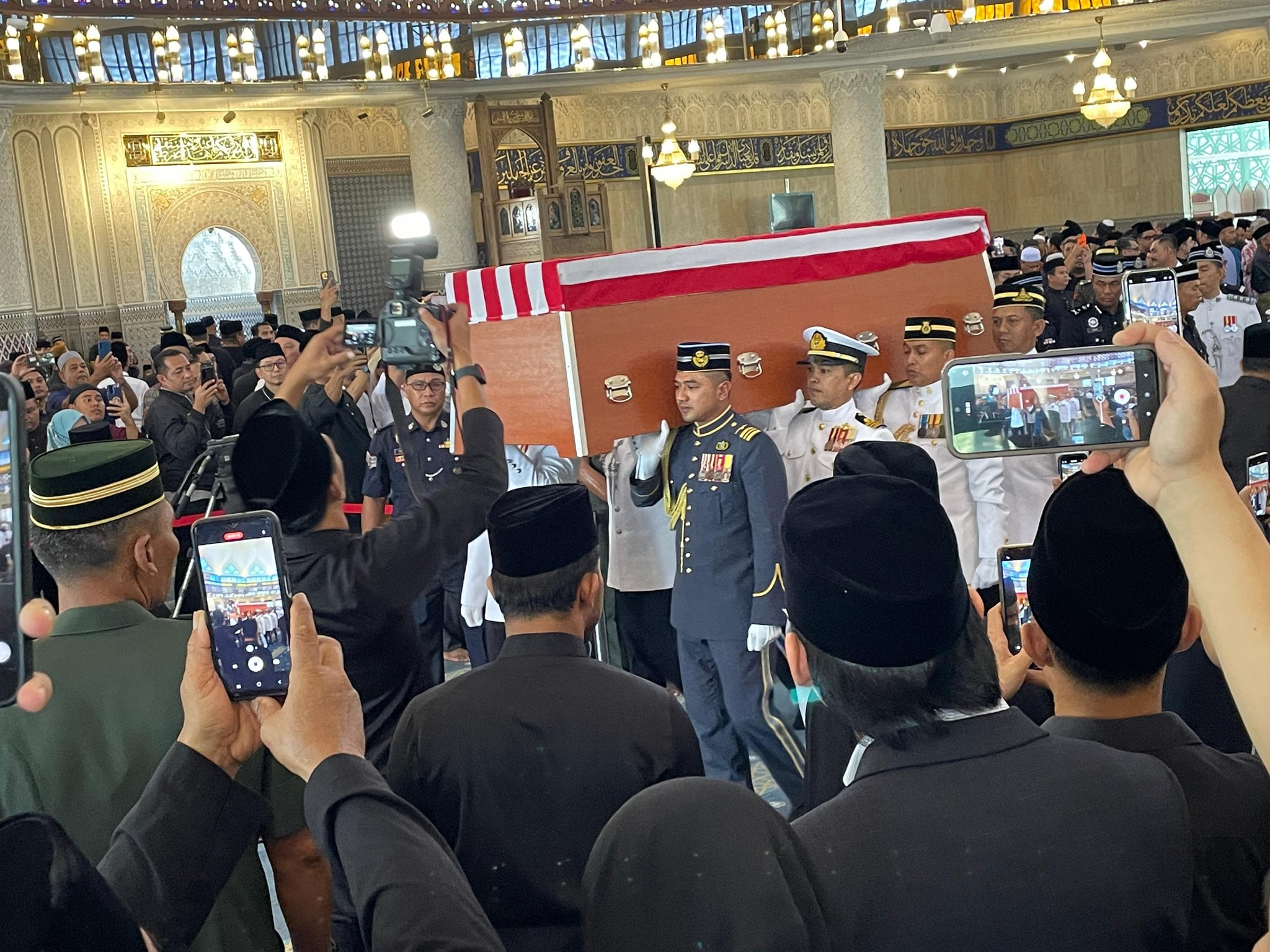 MARITIM MALAYSIA HADIR BERI PENGHORMATAN TERAKHIR KEPADA ALLAHYARHAM TUN ABDULLAH AHMAD BADAWI