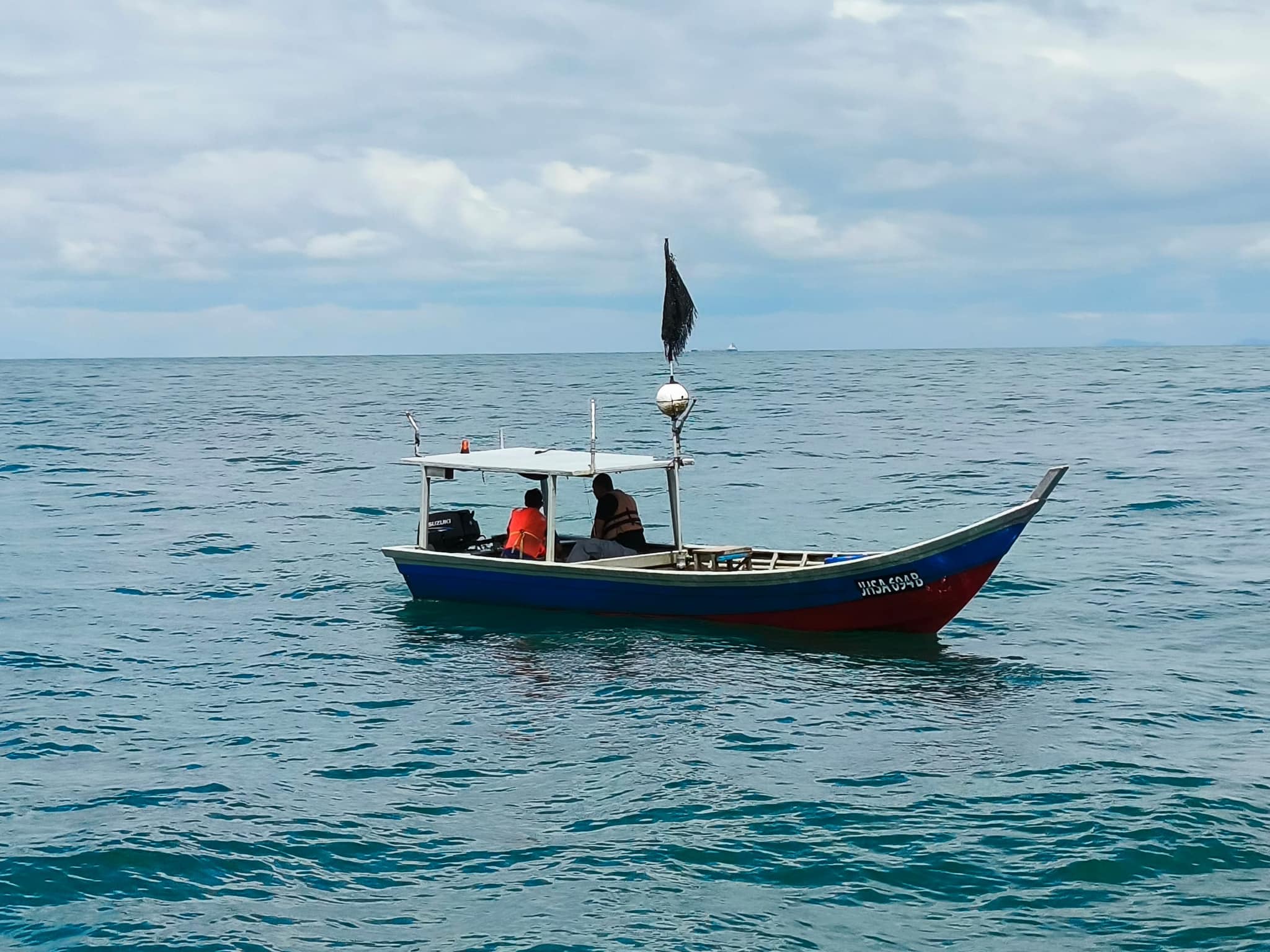 PENYERAHAN BOT NELAYAN TEMPATAN HANYUT DI PERAIRAN INDONESIA