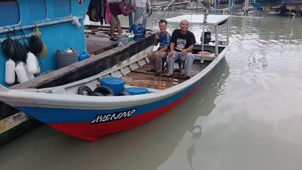 PENYERAHAN BOT NELAYAN TEMPATAN HANYUT DI PERAIRAN INDONESIA