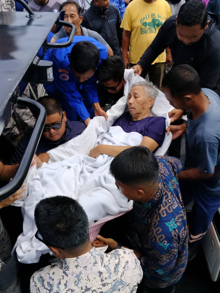 MARITIM MALAYSIA LAKSANA MEDEVAC PESAKIT SAWAN DARI PULAU TIOMAN